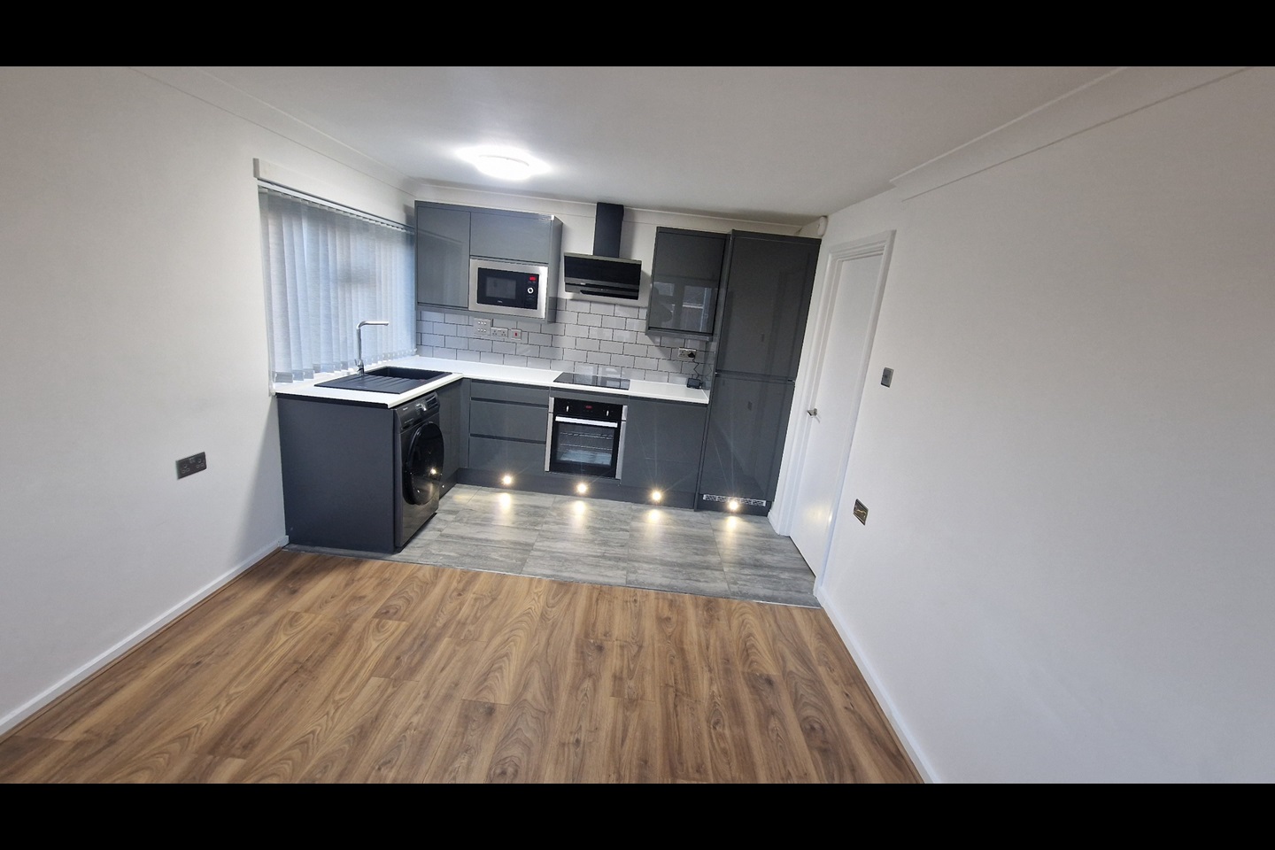 Basildon - 2 Bed Flat, Sandon Road, SS14 - To Rent Now for £1,350.00 p/m