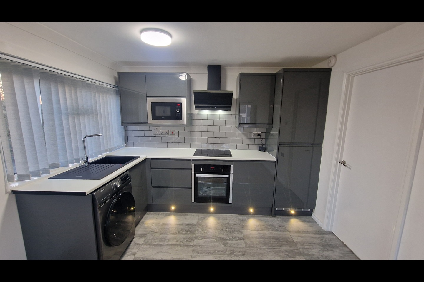 Basildon - 2 Bed Flat, Sandon Road, SS14 - To Rent Now for £1,350.00 p/m