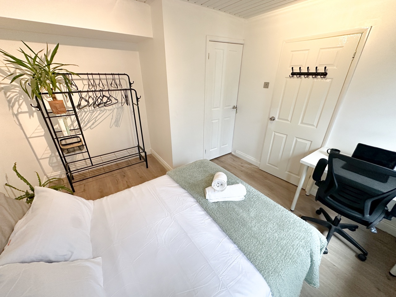 Basildon - Room in a Shared House, Ryedene, SS16 - To Rent Now for £775 ...