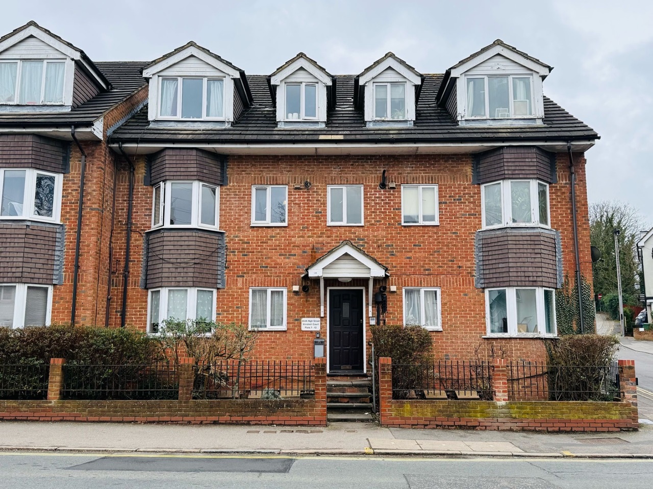 Aldershot - 2 Bed Flat, Windmill Court, GU12 - To Rent Now for £1,250. ...