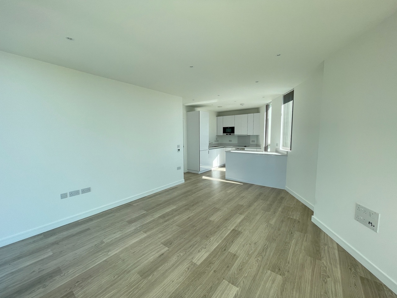 Croydon - 2 Bed Flat, Pinnacle Apartments, CR0 - To Rent Now for £1,900 ...