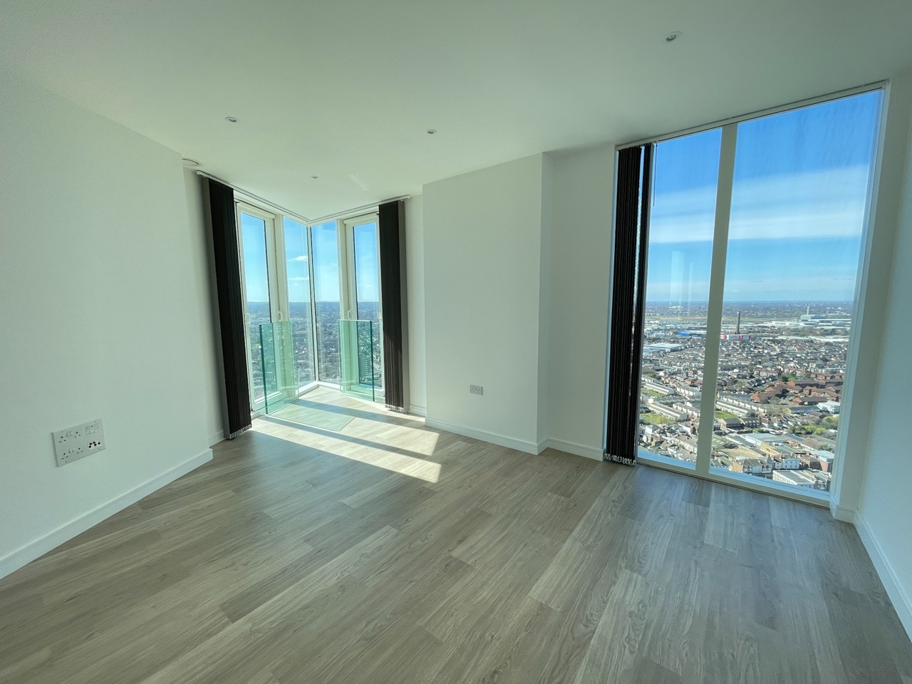 Croydon - 2 Bed Flat, Pinnacle Apartments, CR0 - To Rent Now for £1,900 ...