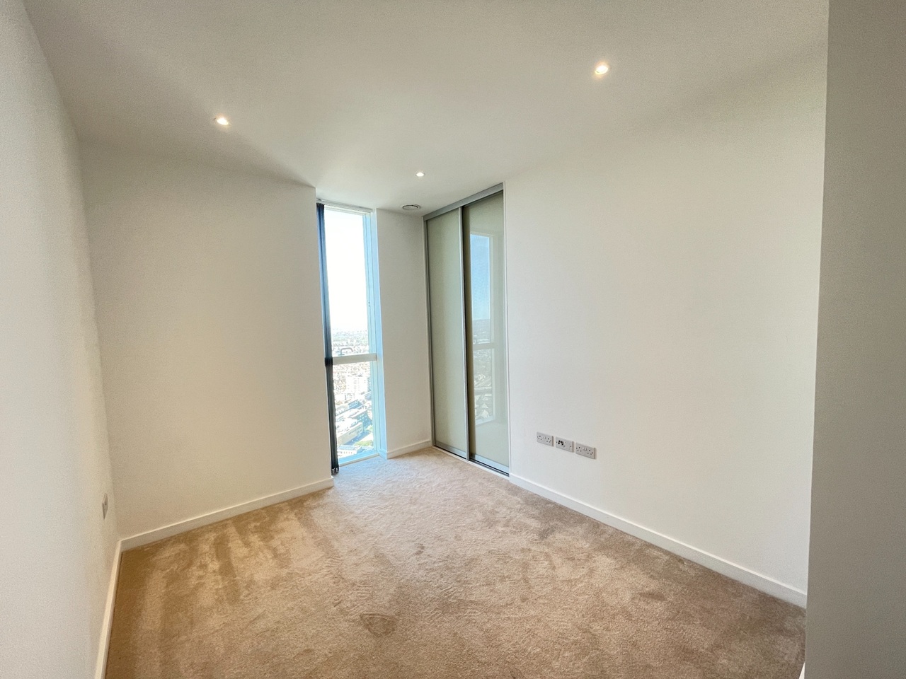 Croydon - 2 Bed Flat, Pinnacle Apartments, CR0 - To Rent Now for £1,900 ...