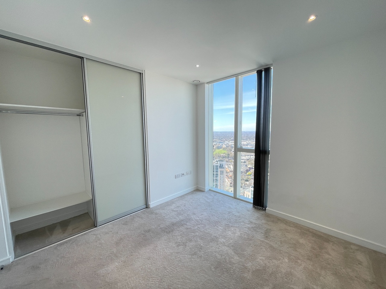 Croydon - 2 Bed Flat, Pinnacle Apartments, CR0 - To Rent Now for £1,900 ...