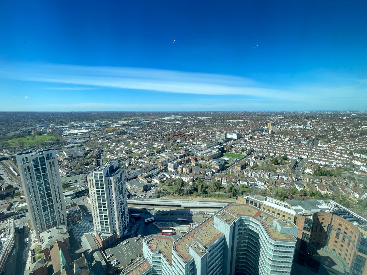 Croydon - 2 Bed Flat, Pinnacle Apartments, CR0 - To Rent Now for £1,900 ...