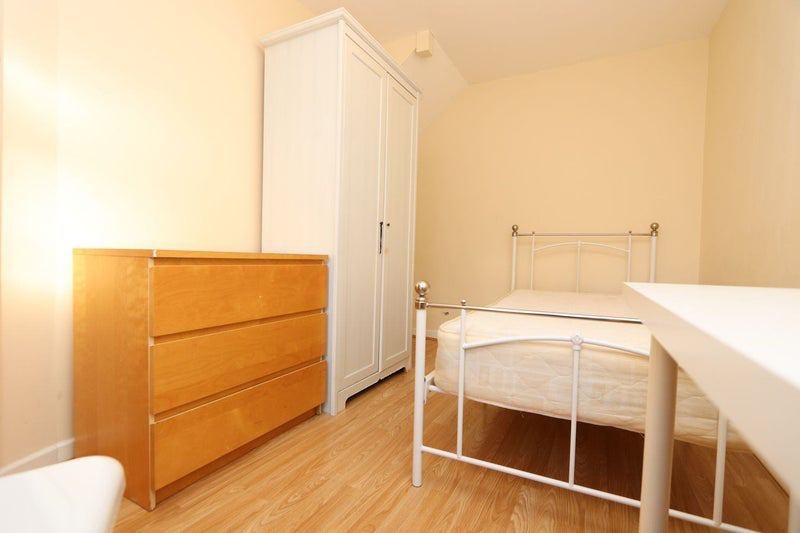 London - Room in a Shared Flat, Capstan Square, E14 - To Rent Now for £ ...