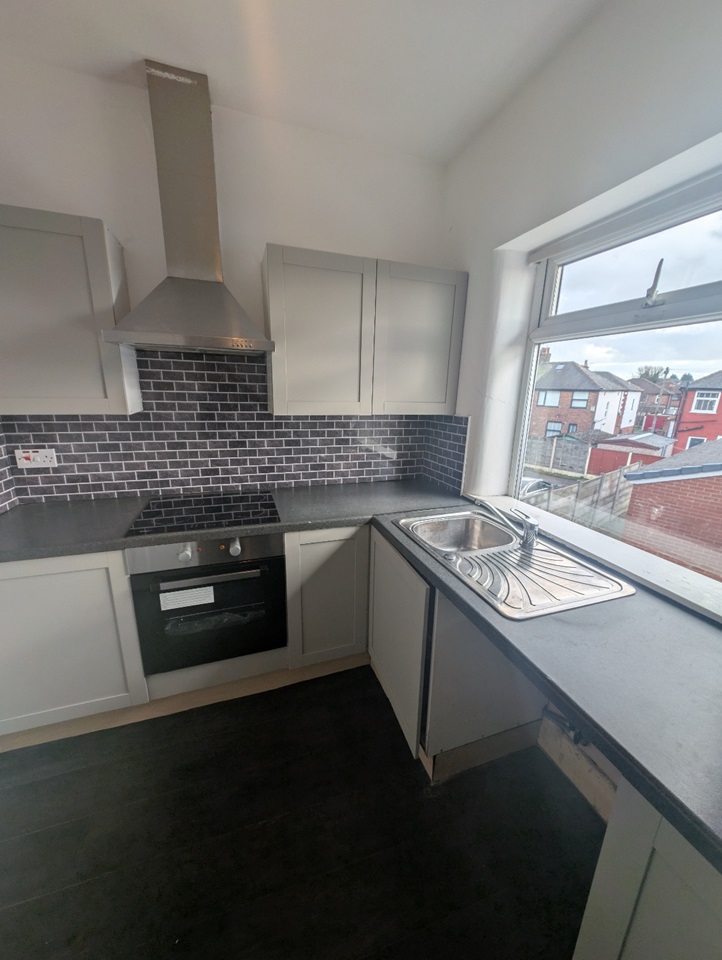 Droylsden, Manchester - 2 Bed Flat, Manchester Road, M43 - To Rent Now ...