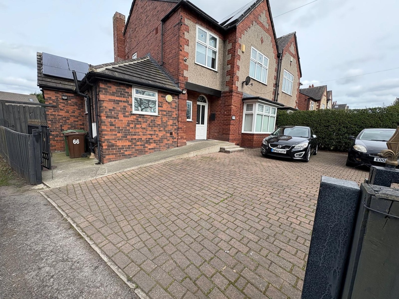 Wakefield - Room in a Shared House, Batley Road, WF2 - To Rent Now for ...