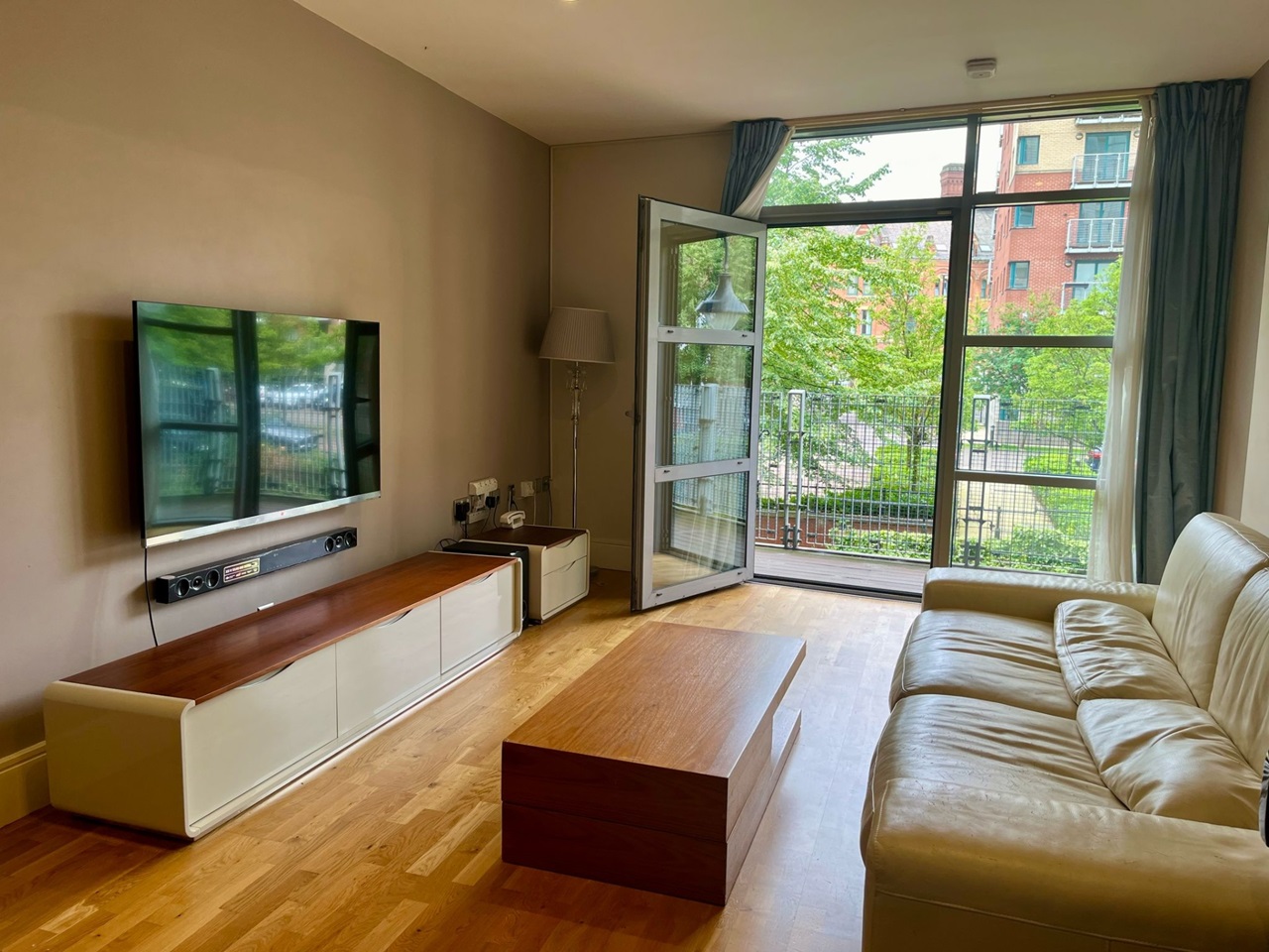 Manchester - 2 Bed Flat, The Lock Building, M1 - To Rent Now for £1,500 ...