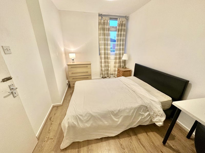 London - Room in a Shared Flat, Calgary Court, SE16 - To Rent Now for £ ...