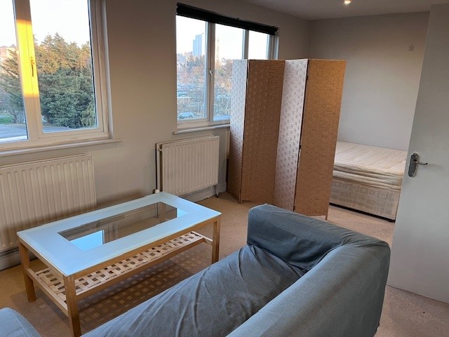 London - Studio Flat, Hendon Way, NW2 - To Rent Now for £1,300.00 p/m