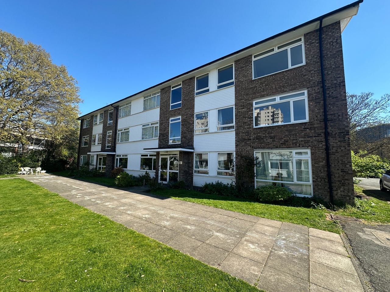 London - 2 Bed Flat, Maple Close, SW4 - To Rent Now for £2,750.00 p/m