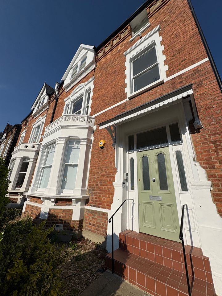 London - 2 Bed Flat, Exeter Road, NW2 - To Rent Now for £2,100.00 p/m