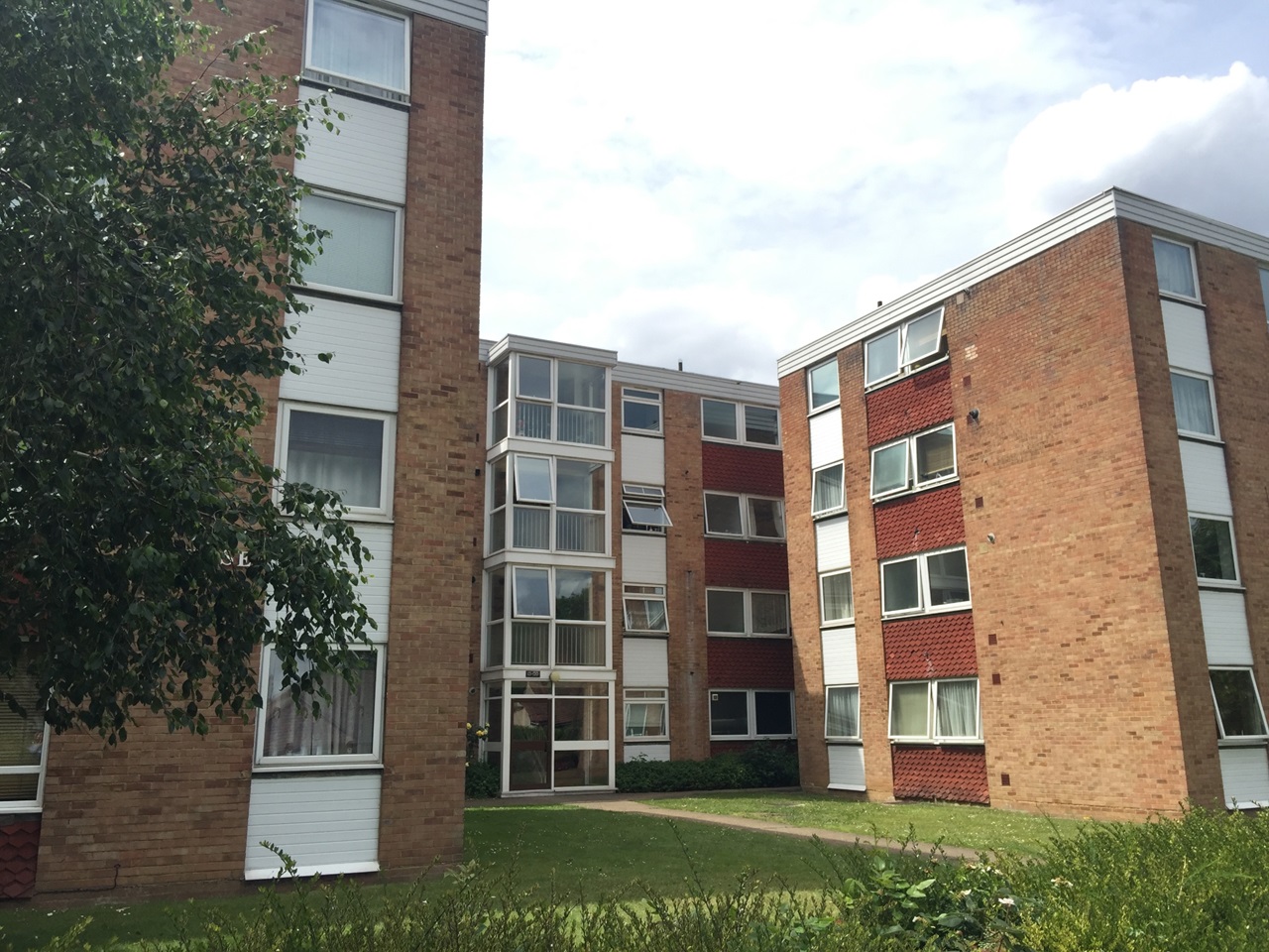 Croydon - 2 Bed Flat, Kenley House, CR0 - To Rent Now for £1,400.00 p/m