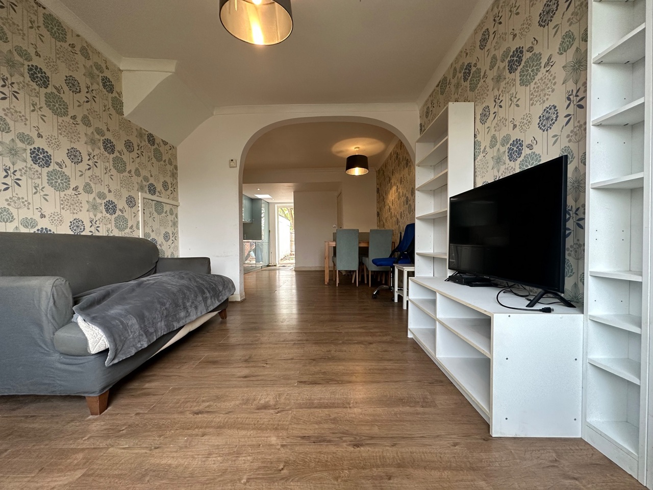 Hanworth, Feltham - 2 Bed Terraced House, Hounslow Road, TW13 - To Rent ...