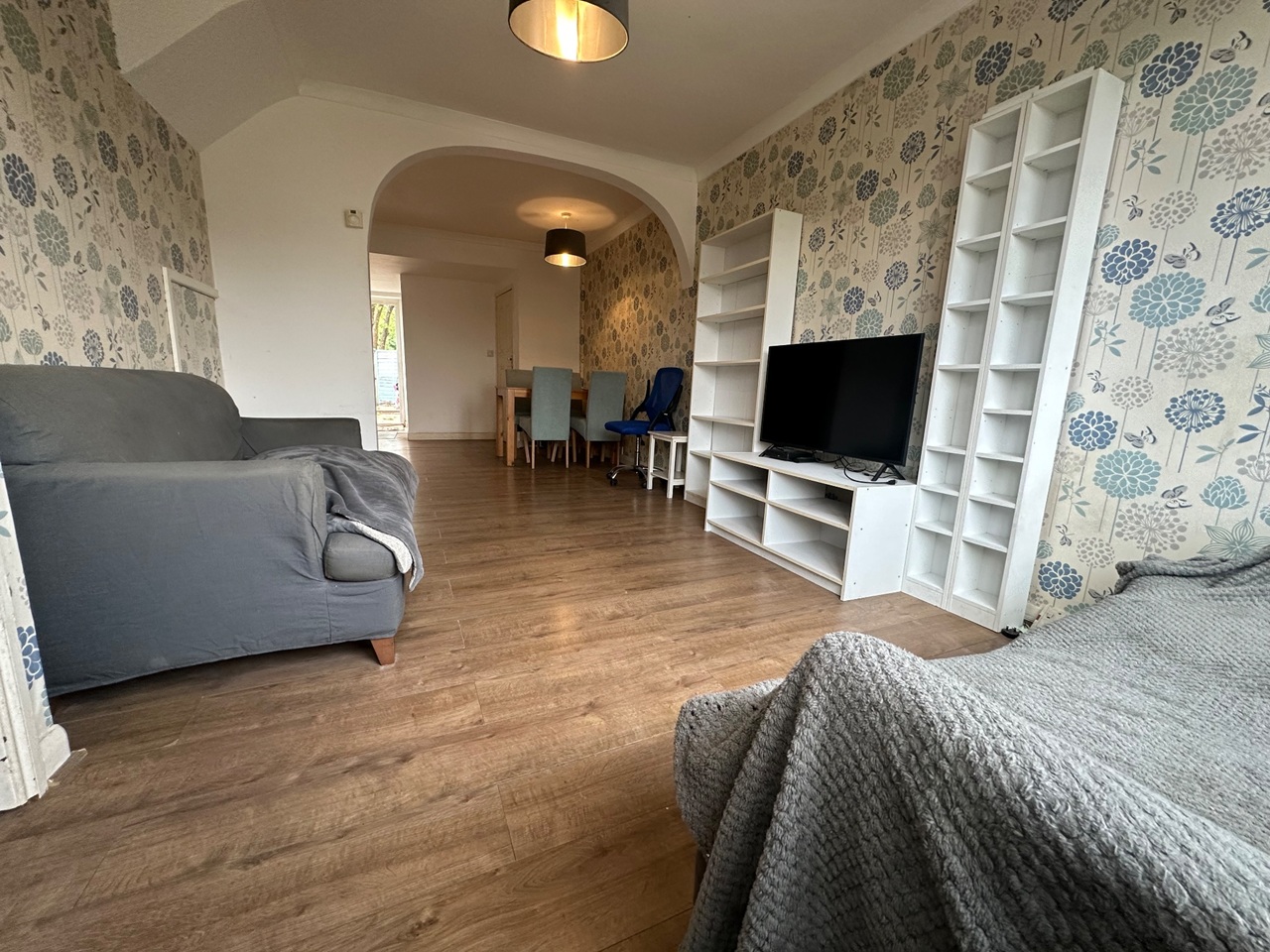 Hanworth, Feltham - 2 Bed Terraced House, Hounslow Road, TW13 - To Rent ...