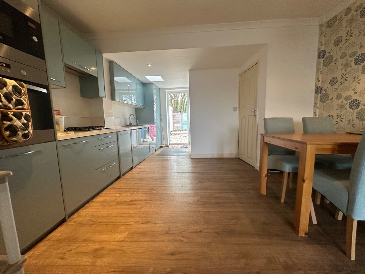 Hanworth, Feltham - 2 Bed Terraced House, Hounslow Road, TW13 - To Rent ...