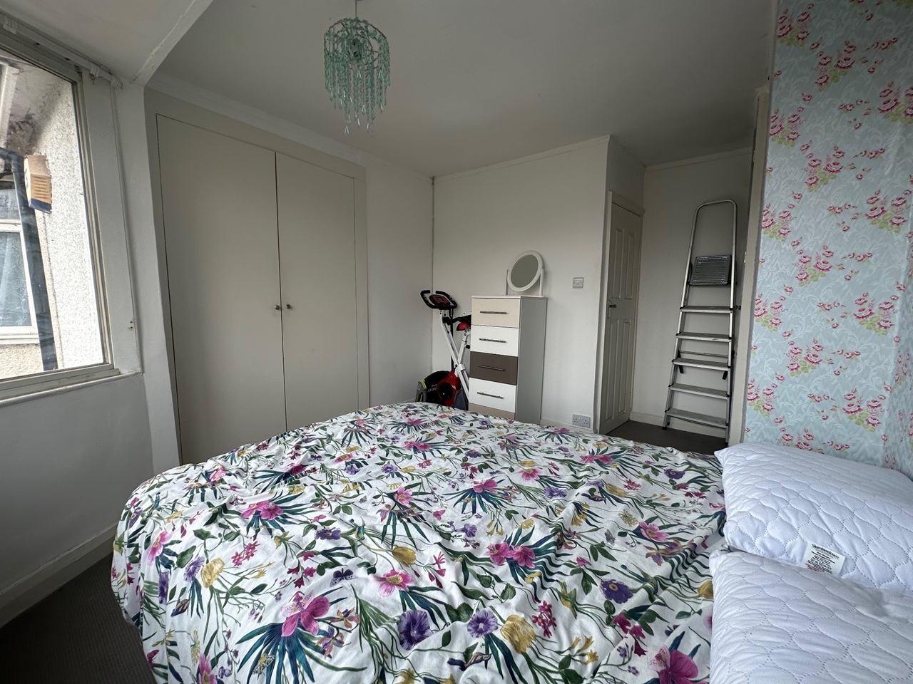 Hanworth, Feltham - 2 Bed Terraced House, Hounslow Road, TW13 - To Rent ...