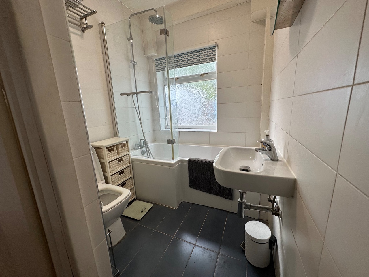 Hanworth, Feltham - 2 Bed Terraced House, Hounslow Road, TW13 - To Rent ...