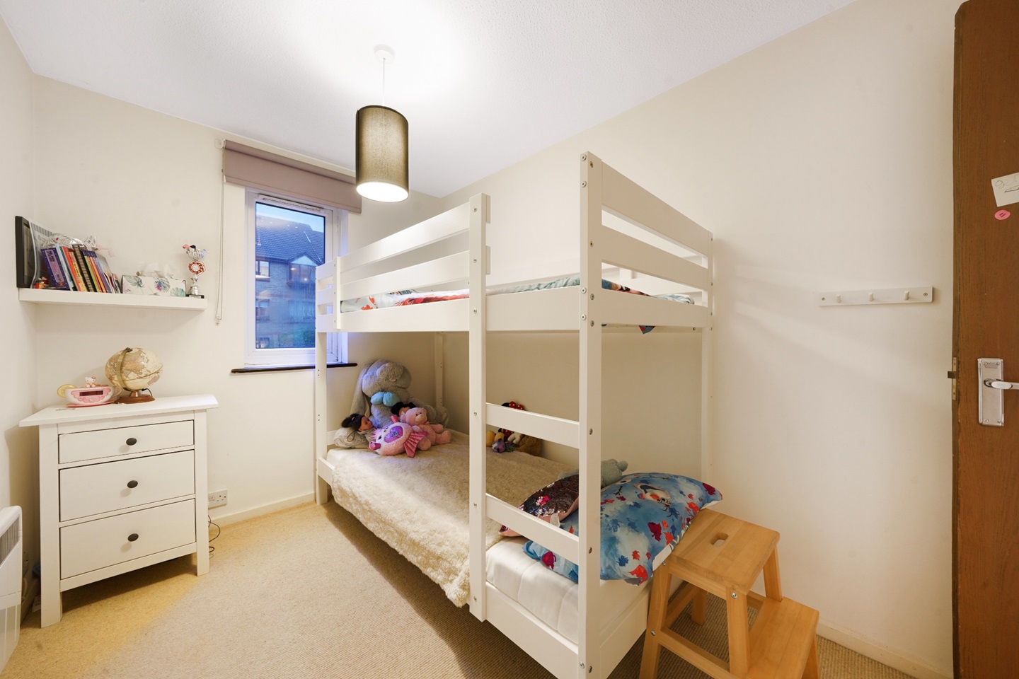 London - 2 Bed Flat, Deanery Close, N2 - To Rent Now for £1,800.00 p/m