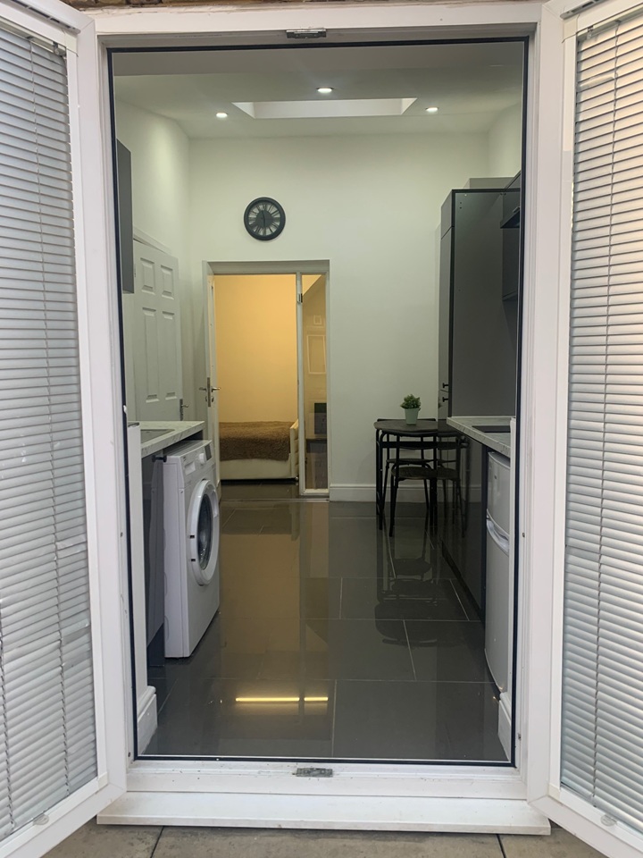 Yiewsley - Studio Flat, Yiewsley, UB7 - To Rent Now for £1,280.00 p/m