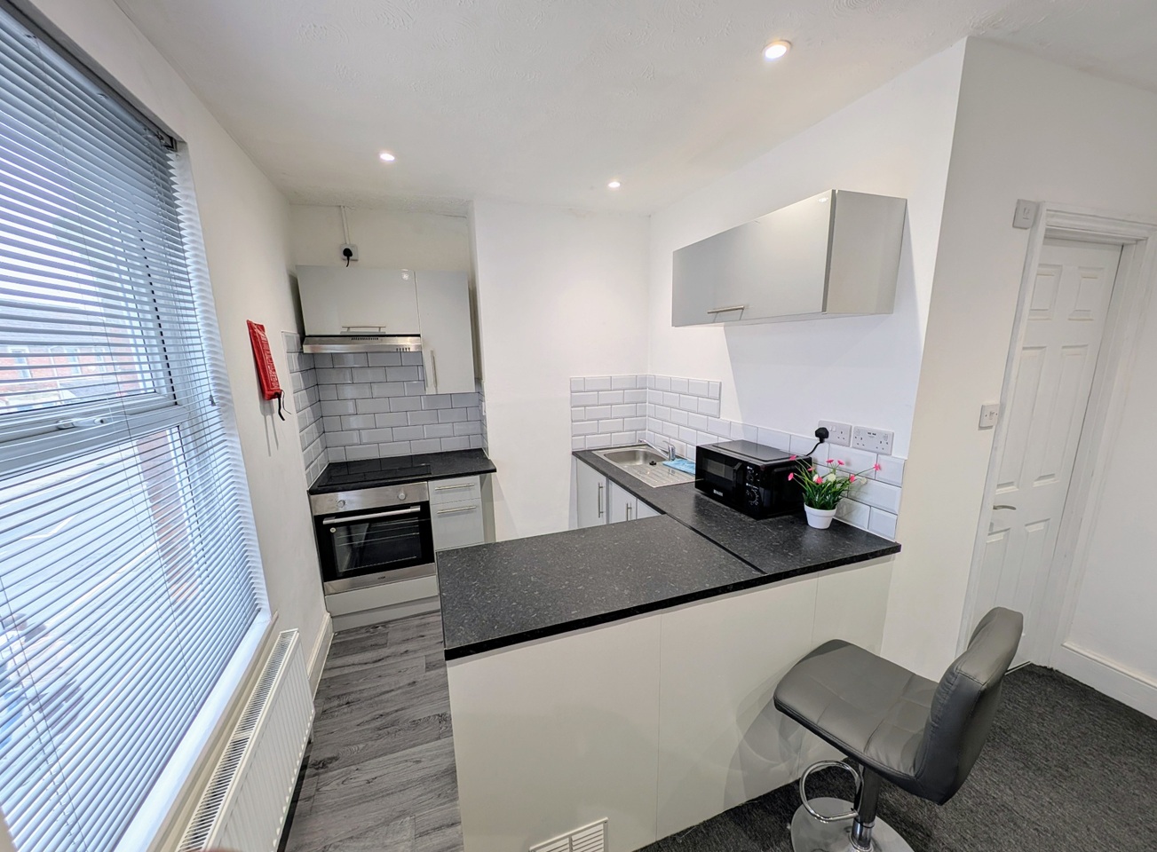 Swindon - Studio Flat, Swindon, SN1 - To Rent Now for £780.00 p/m