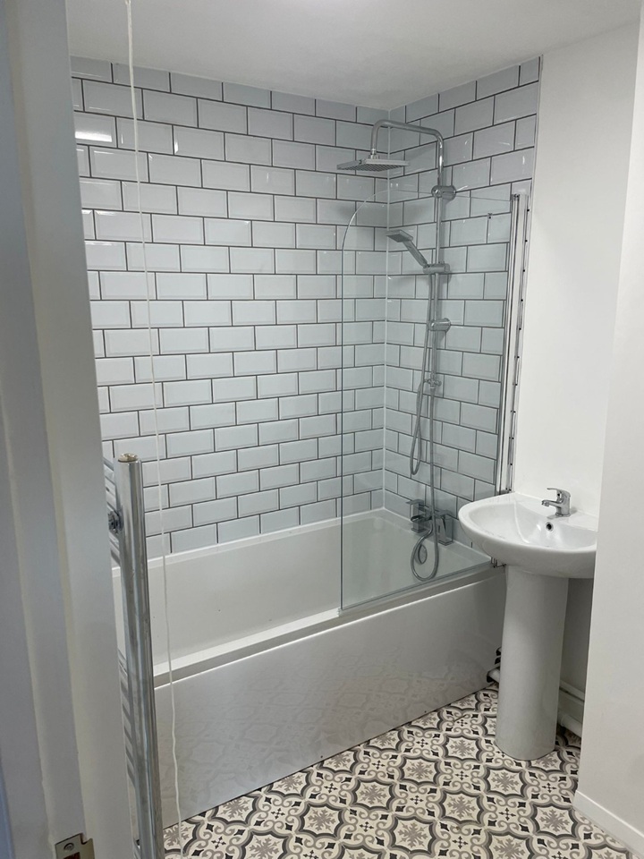 Tilbury - 2 Bed Semi-Detached House, Monarch Close, RM18 - To Rent Now ...