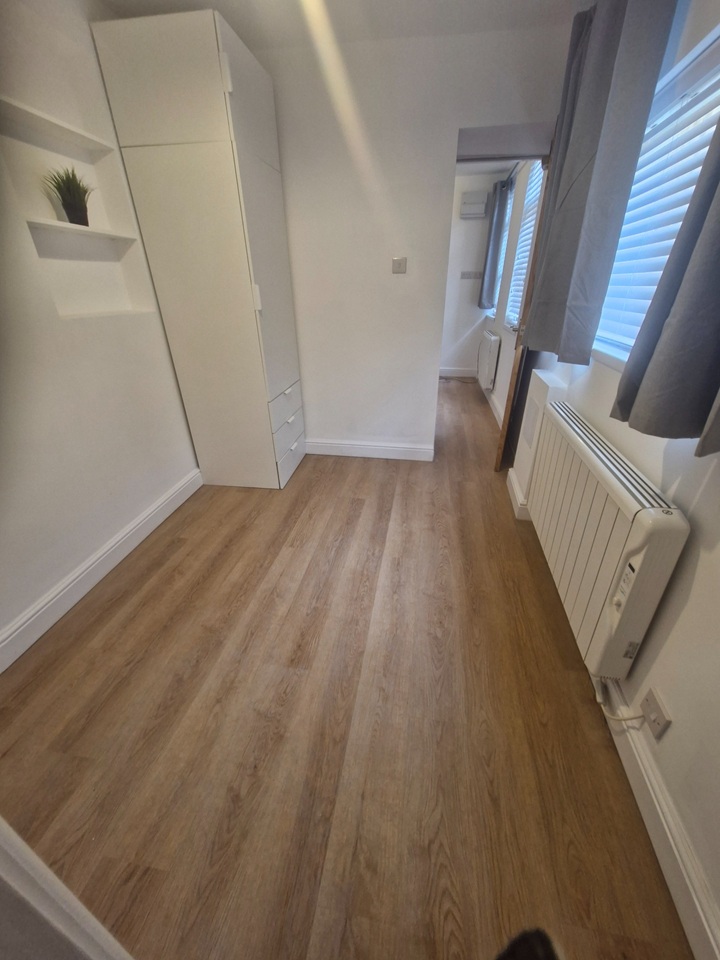 Cardiff - Studio Flat, Chancery Lane, CF11 - To Rent Now for £725.00 p/m