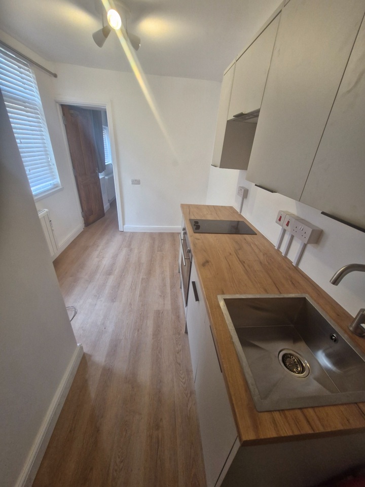 Cardiff - Studio Flat, Chancery Lane, CF11 - To Rent Now for £725.00 p/m