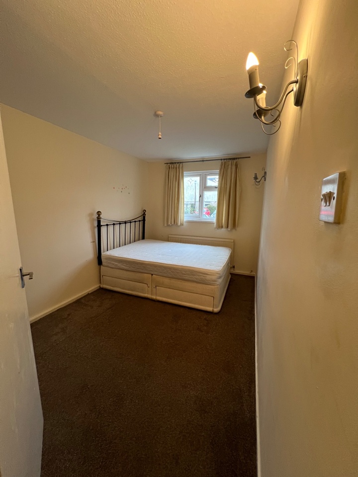 Slough - 1 Bed Flat, Slough, SL2 - To Rent Now for £1,050.00 p/m