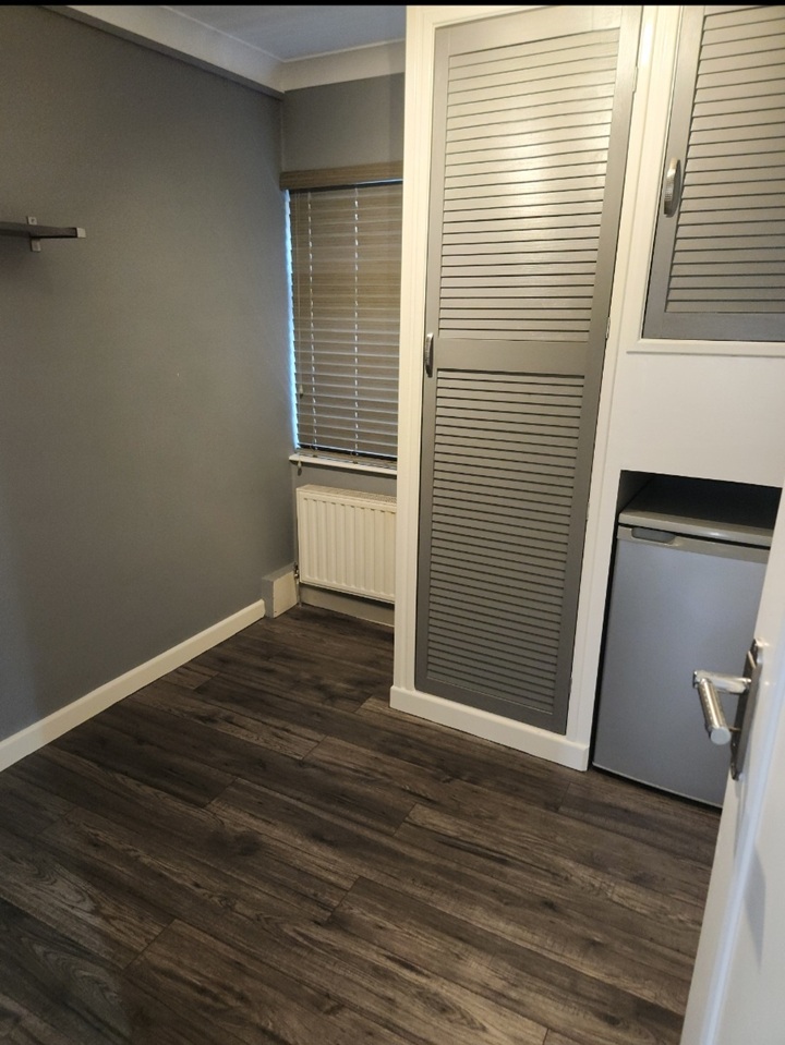 Dagenham - Studio Flat, Greenfield Road, RM9 - To Rent Now for £1,000. ...