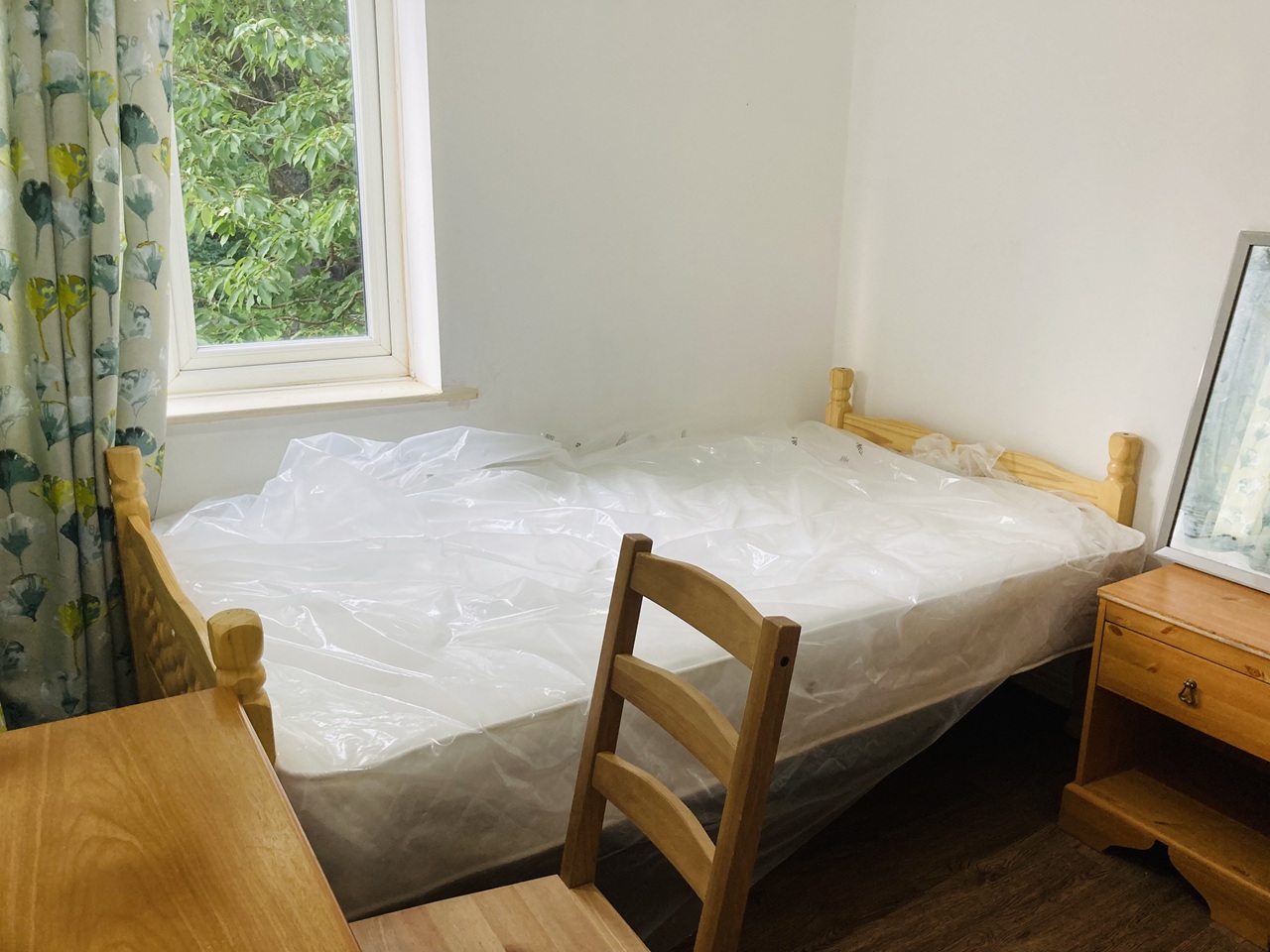 Manchester - Room in a Shared House, Semi-Detached House With Garden In ...