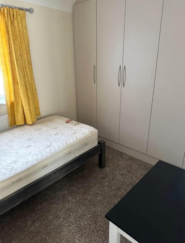 Slough - Room in a Shared House, Glanmor Road, SL2 - To Rent Now for £ ...