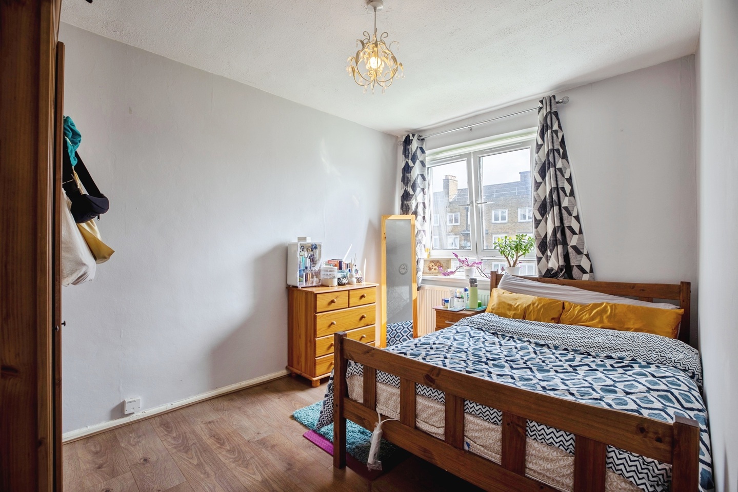 London - 2 Bed Flat, Stockwell Road, SW9 - To Rent Now for £2,150.00 p/m
