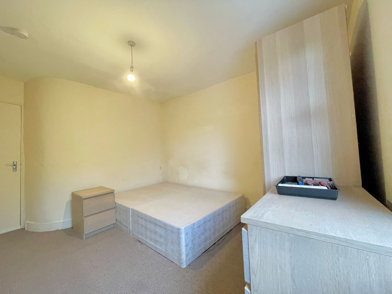 London - 1 Bed Flat, Queen Elizabeths Walk, N16 - To Rent Now for £ ...
