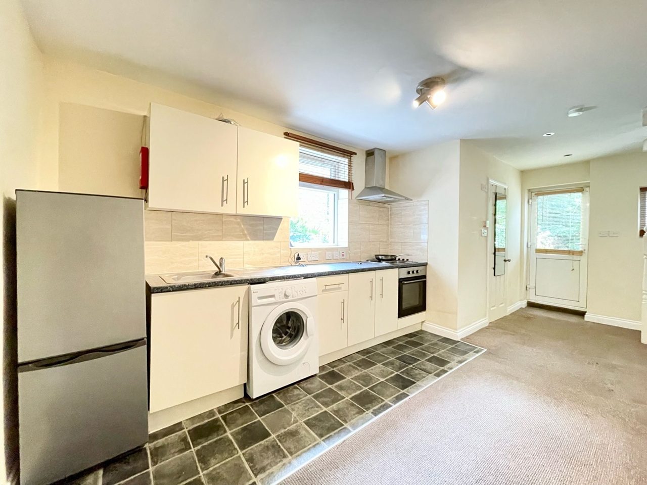 London - 1 Bed Flat, Queen Elizabeths Walk, N16 - To Rent Now for £ ...