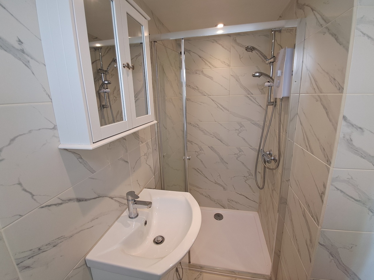 London - Studio Flat, Tooting, SW17 - To Rent Now for £1,250.00 p/m