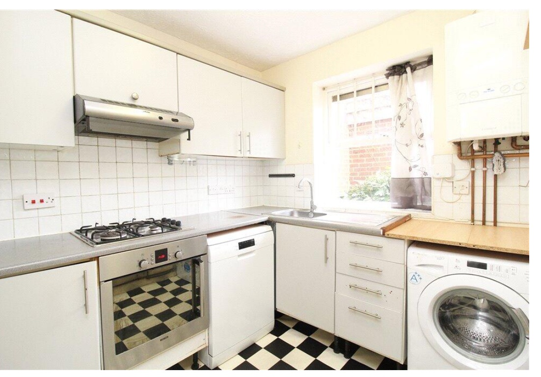 Brentford - 2 Bed Terraced House, Manor Vale, TW8 - To Rent Now for £ ...
