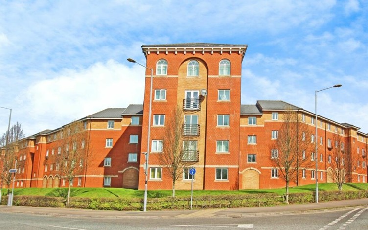 Swindon - 2 Bed Flat, Saltash Road, SN2 - To Rent Now for £900.00 p/m