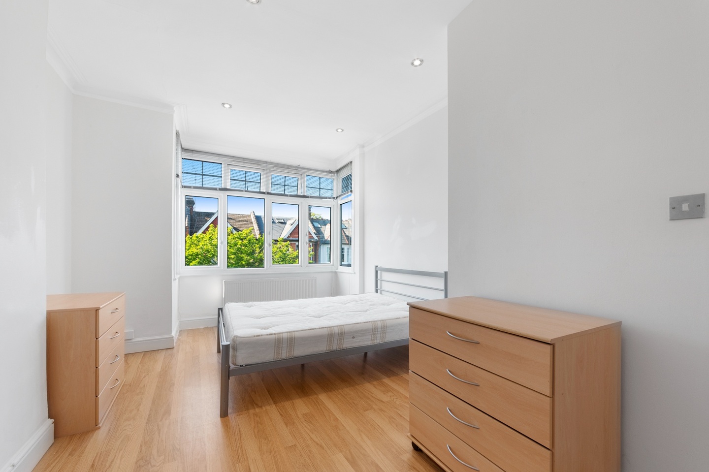 London - 2 Bed Flat, Sutton Road, N10 - To Rent Now for £1,750.00 p/m