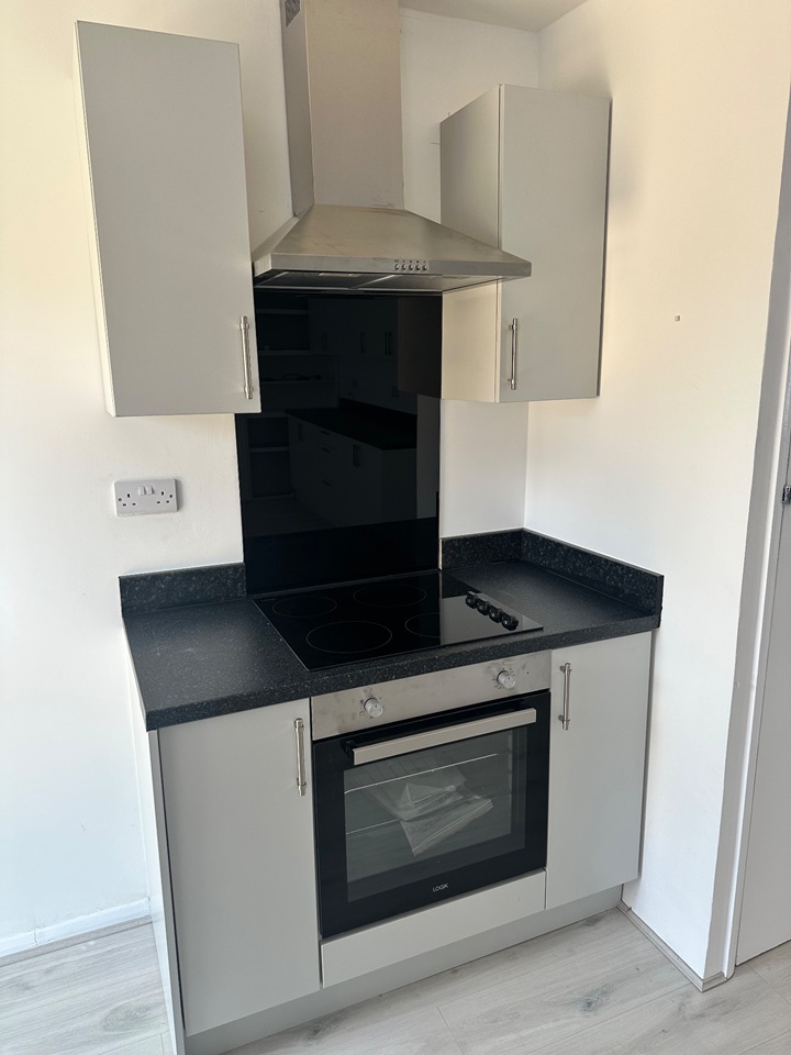 Stanford-Le-Hope - 3 Bed Semi-Detached House, Romsey Close, SS17 - To ...