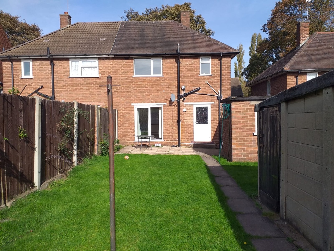 Great Barr, Birmingham - 2 Bed Flat, Great Barr, B43 - To Rent Now for ...