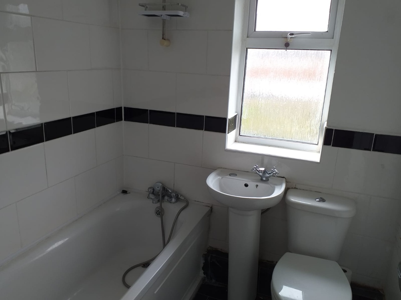 Great Barr, Birmingham - 2 Bed Flat, Great Barr, B43 - To Rent Now for ...