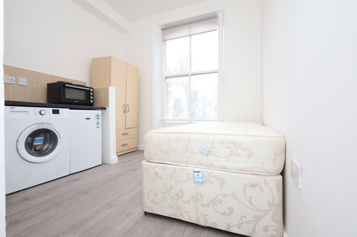 London - Studio Flat, Springfield Road, E5 - To Rent Now for £1,440.00 p/m
