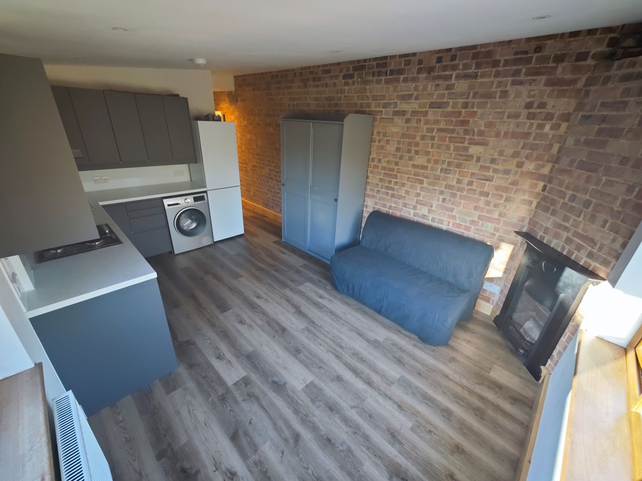 London - Studio Flat, Sydney Grove, NW4 - To Rent Now for £1,180.00 p/m
