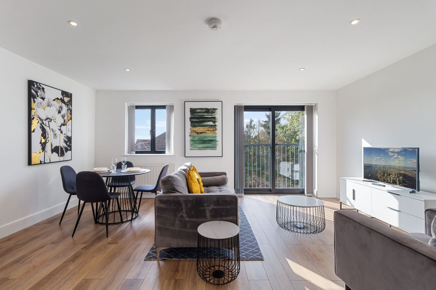 London - 1 Bed Flat, Hendon Way, NW4 - To Rent Now for £2,150.00 p/m