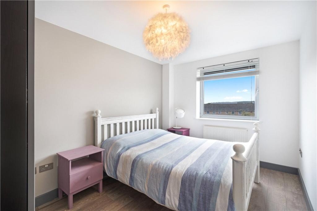 London - 2 Bed Flat, Tideslea Path, SE28 - To Rent Now for £1,700.00 p/m