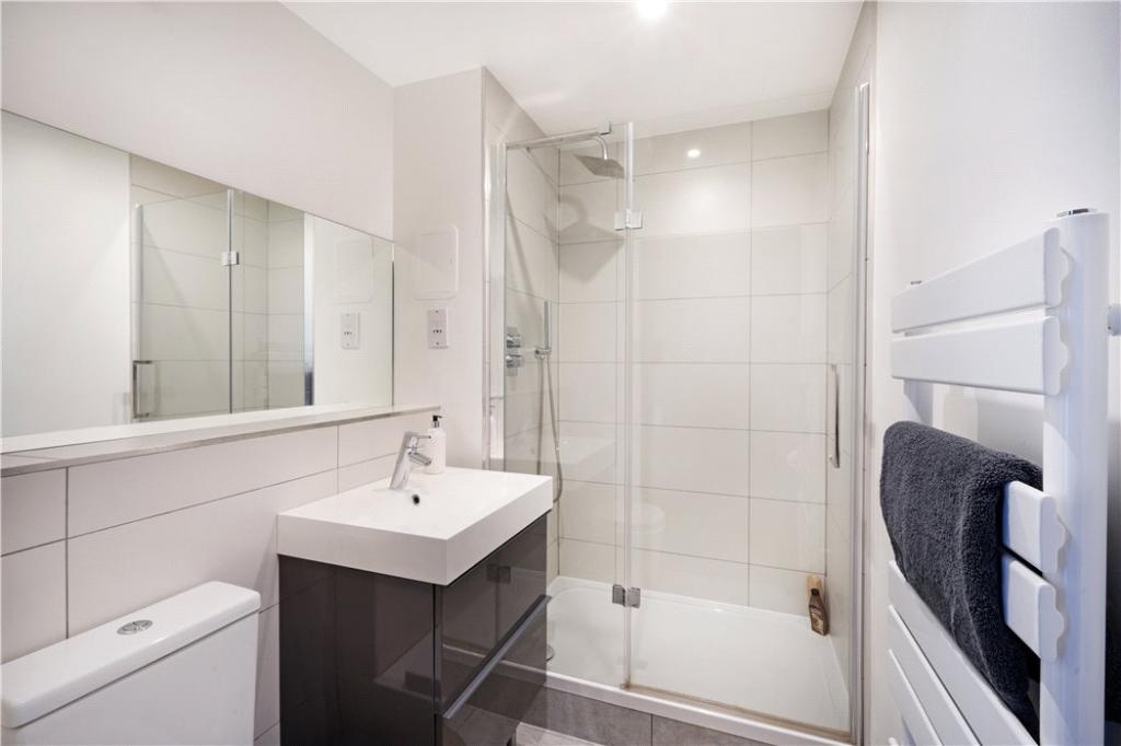 London - 2 Bed Flat, Tideslea Path, SE28 - To Rent Now for £1,700.00 p/m