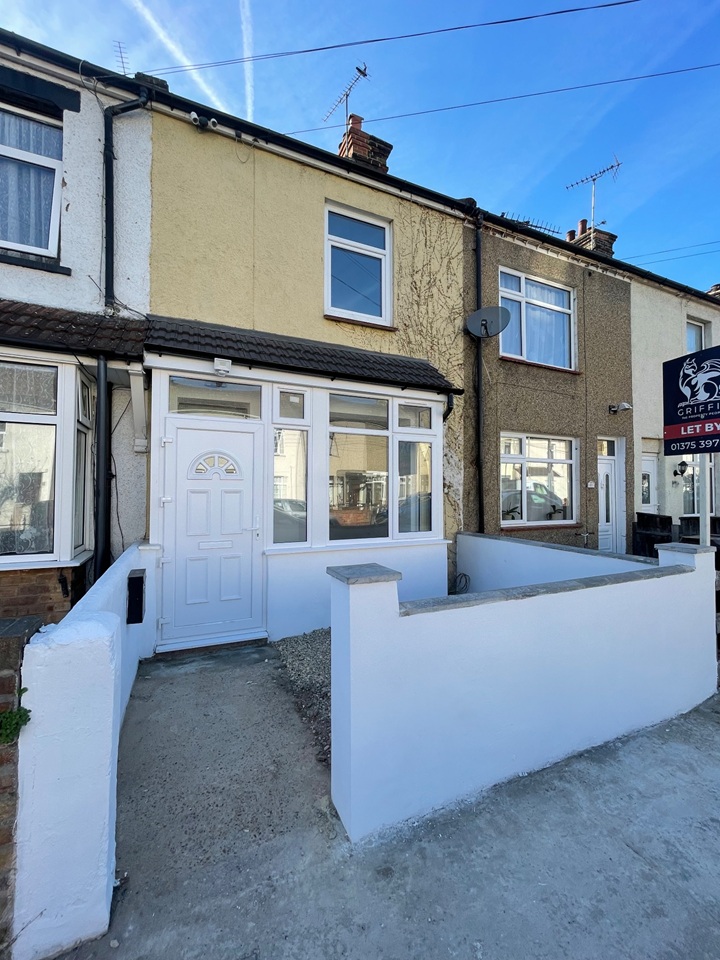 Grays - 2 Bed Terraced House, Salisbury Road, RM17 - To Rent Now for £1,600.00 p/m