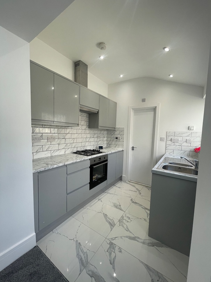 Grays - 2 Bed Terraced House, Salisbury Road, RM17 - To Rent Now for £1,600.00 p/m